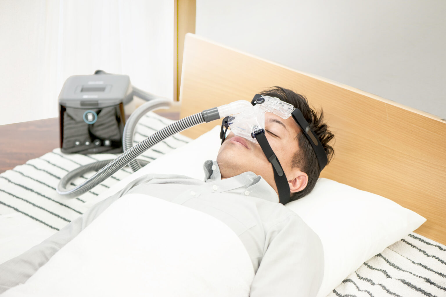 CPAP（シーパップ）とは？睡眠時無呼吸症候群やいびきの治療について | 東京でいびき・睡眠時無呼吸症候群の治療ならDクリニック東京ウェルネス