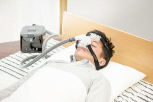 CPAP（シーパップ）とは？睡眠時無呼吸症候群やいびきの治療について | 東京でいびき・睡眠時無呼吸症候群の治療ならDクリニック東京ウェルネス